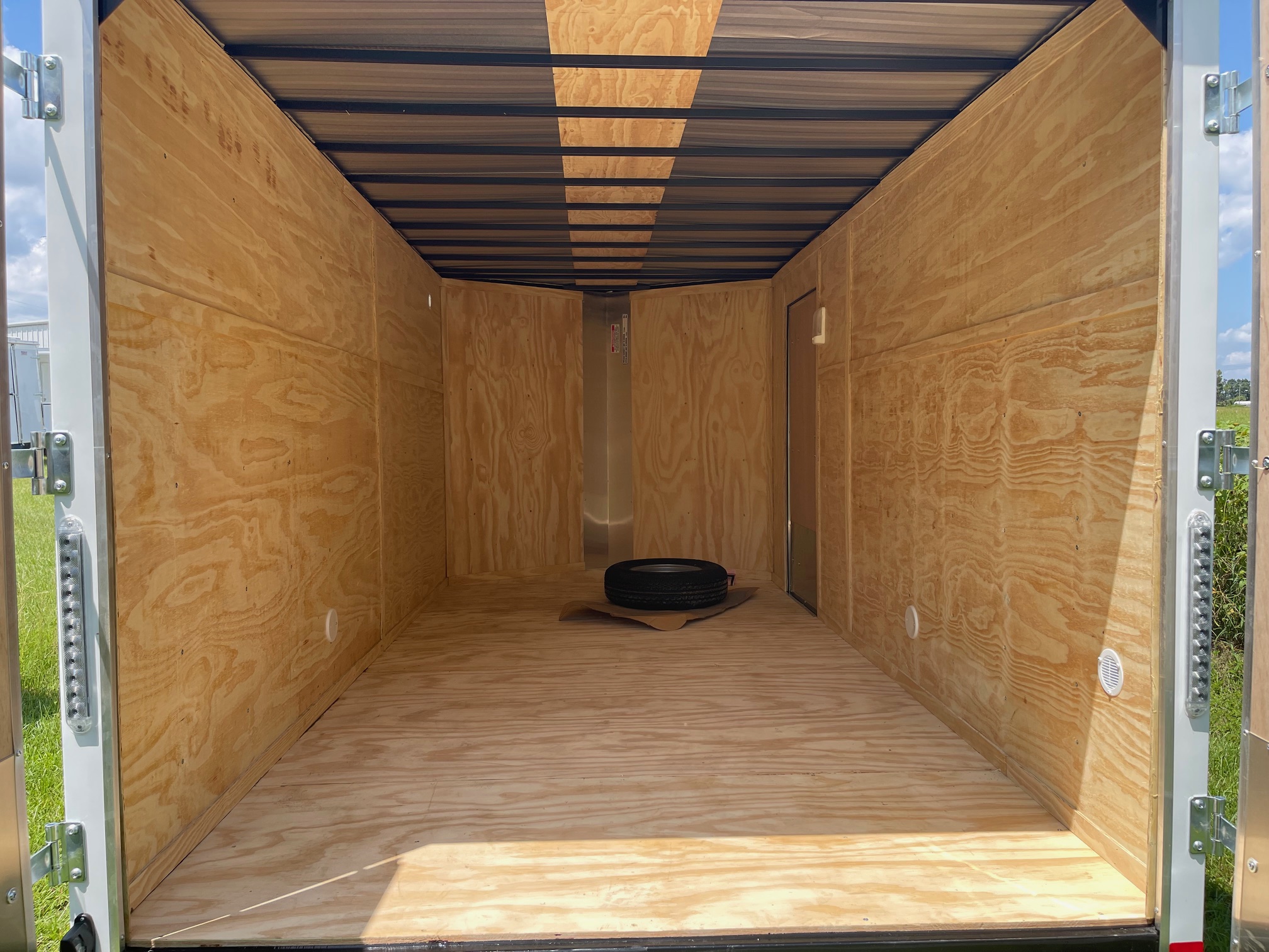 7×14 Tandem Axle Trailer – 16” On Center Floors & Walls – V-nose ...